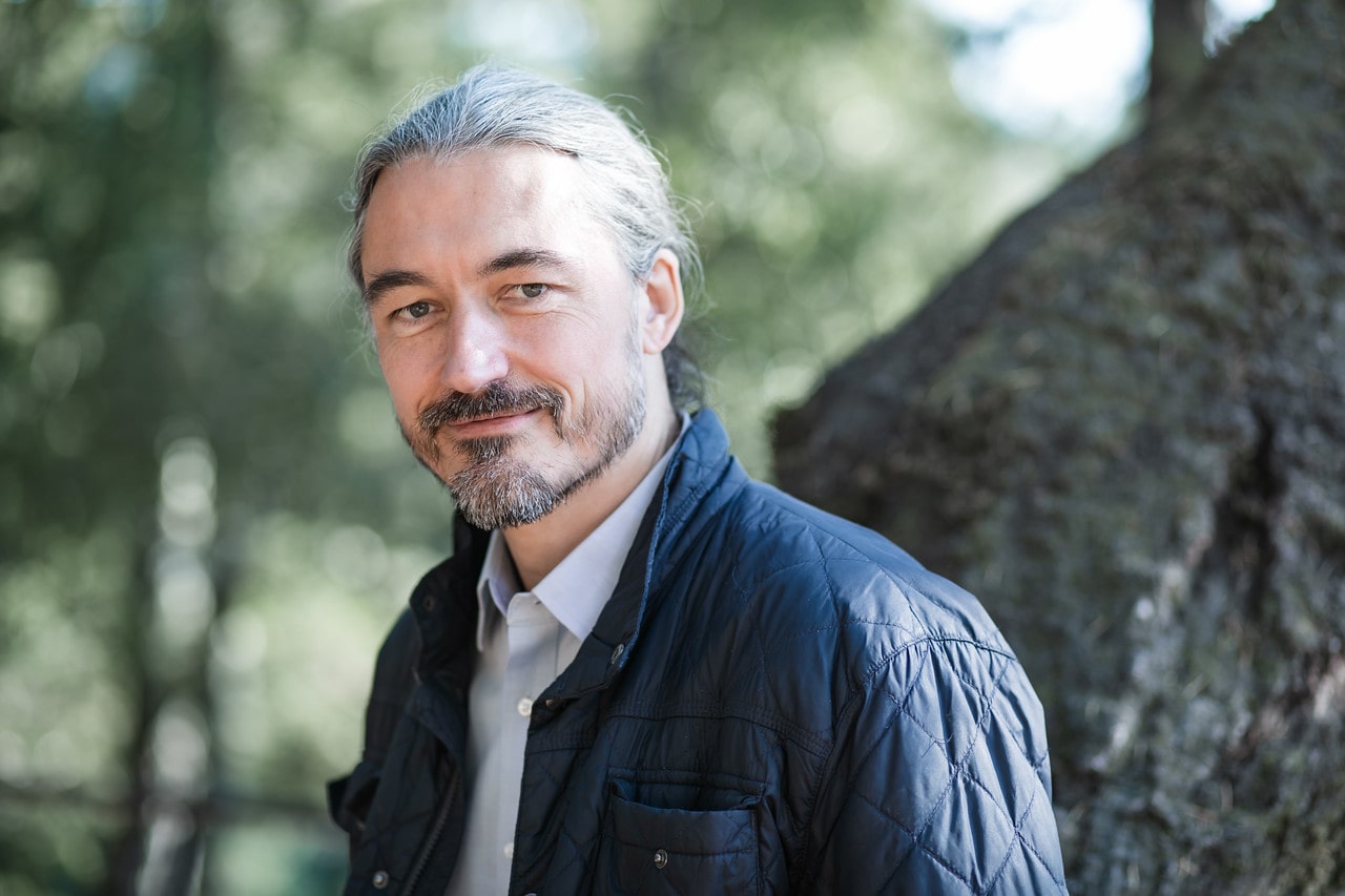 Thomas Hüebl explica cómo identificar, sacar y sanar traumas - entrevista